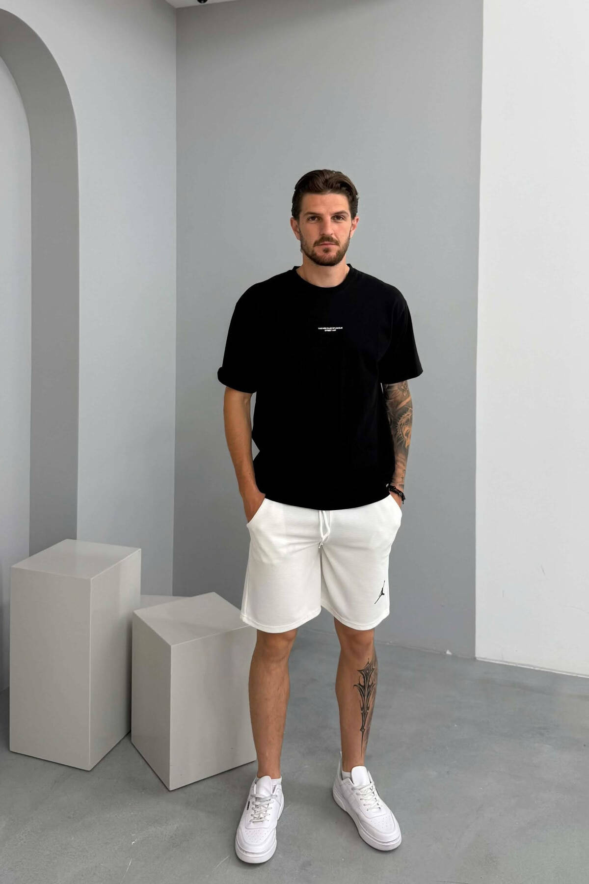 SMALL LOGO TEXTURED MEN SHORT SWEATPANTS WHITE-E BARDHE SHORT ...